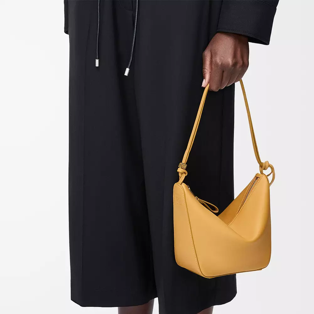 Jual LOEWE Mini Hammock Hobo Bag Sahara Original 2025 | ZALORA Indonesia