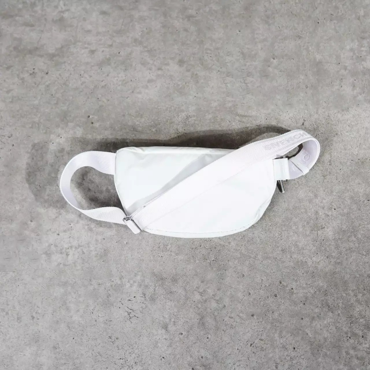 Jual Givenchy Tas GIVENCHY TREK BAND WHITE IVORY WHITE WAIST BAG 100% ...