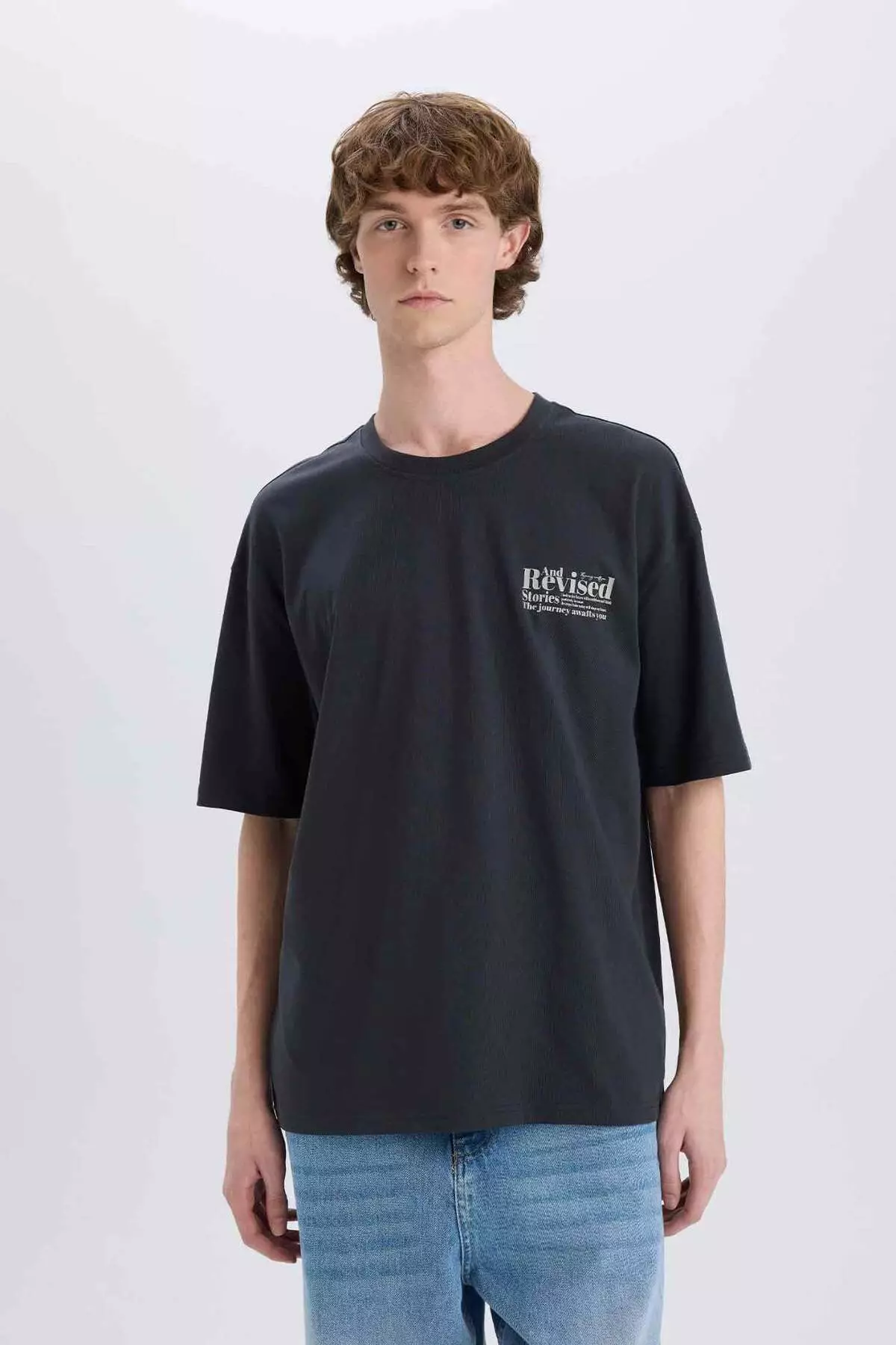 Buy DeFacto 100% Cotton Oversize Wide Fit Crew Neck Back Printed Short ...