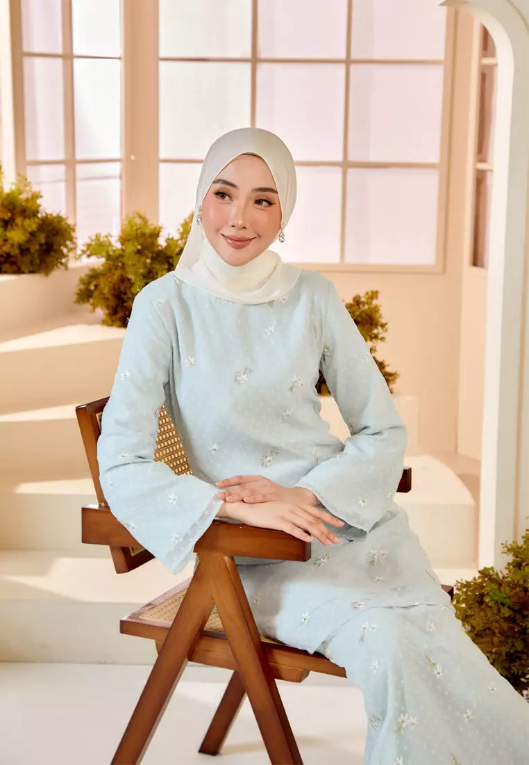 Buy Era Maya PUTRI Sulaman Emas Chiffon Embroidery Baju Kurung Modern ...