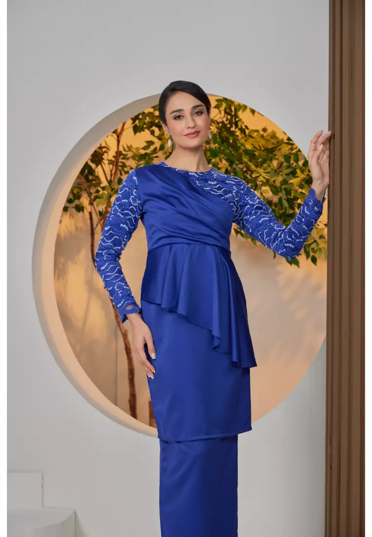 Buy Amar Amran Renda Melinda Kurung Moden 2025 Online | ZALORA
