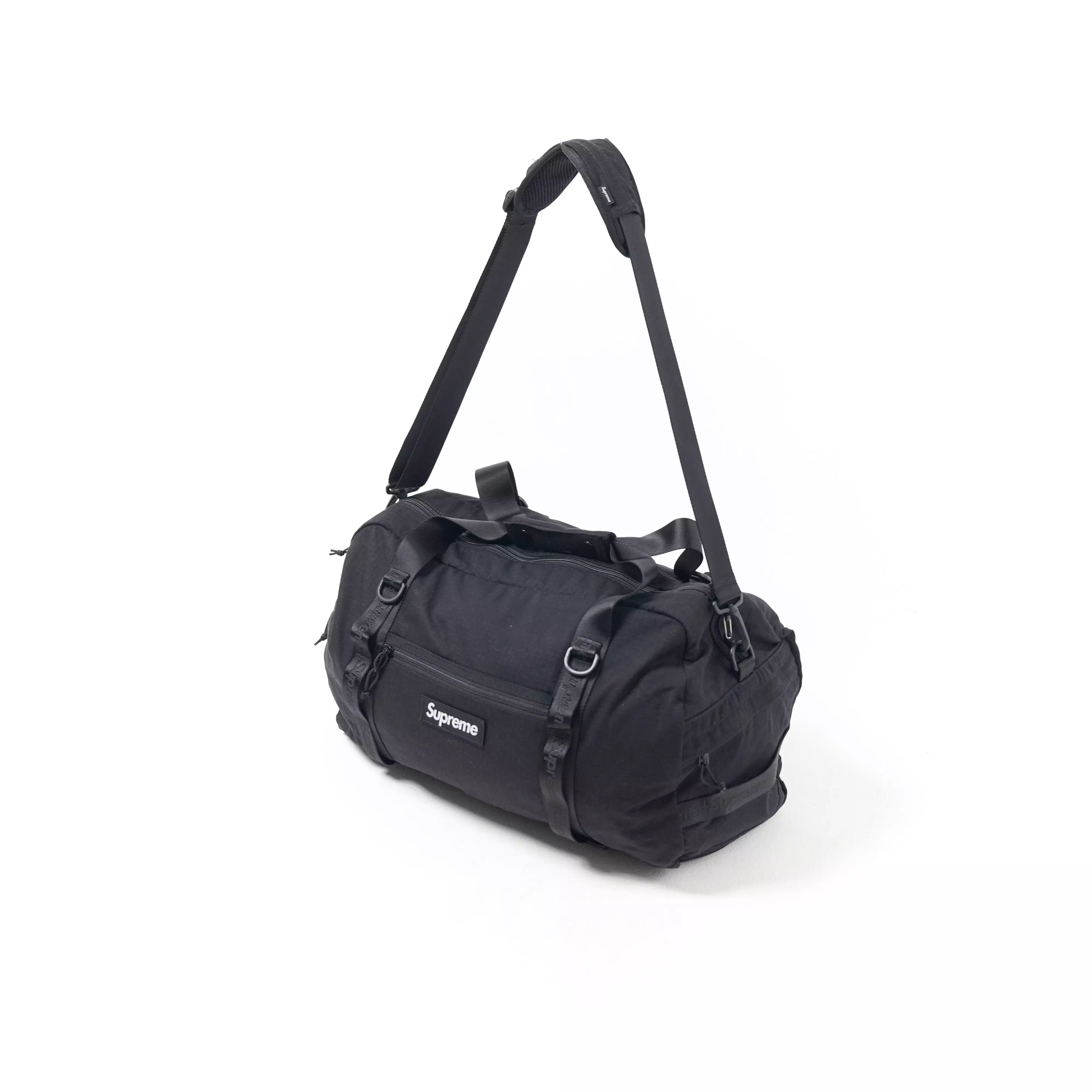 Jual Supreme Tas SUPREME SS26 BLACK DUFFLE BAG 100% ORIGINAL Original ...