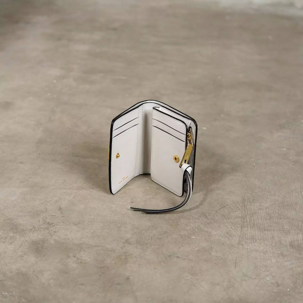 Jual Marc Jacobs Dompet MARC JACOBS SNAPSHOT CREAM PINK MULTI BIFOLD ...