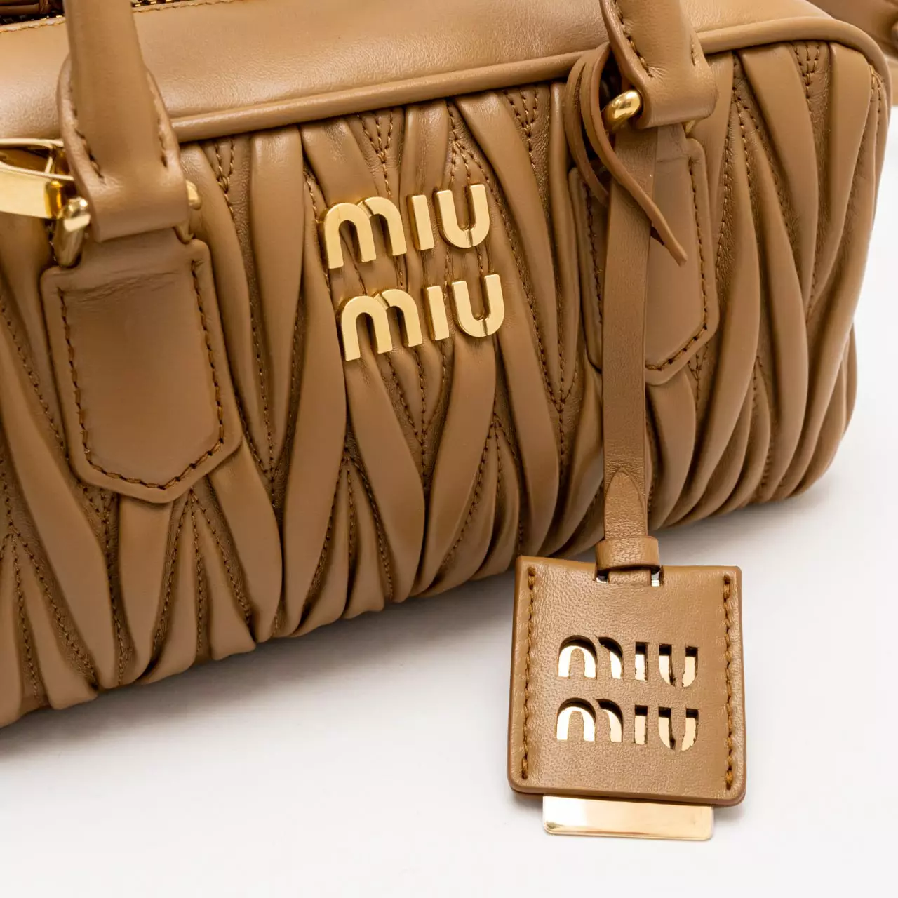 Jual MIU MIU Miu Miu Arcadie Matelassé Nappa Leather Handbag Caramel Original 2024 | ZALORA ...