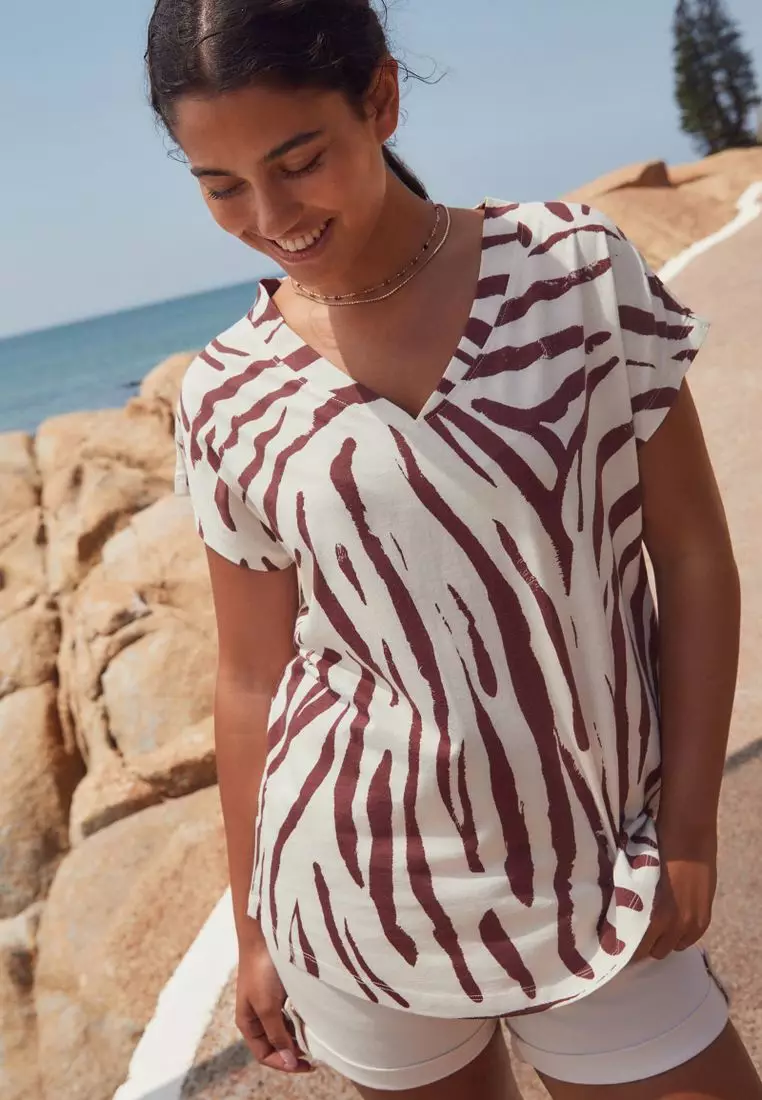 網上選購 NEXT V-Neck Cap Sleeve T-Shirt 2025 系列 | ZALORA香港