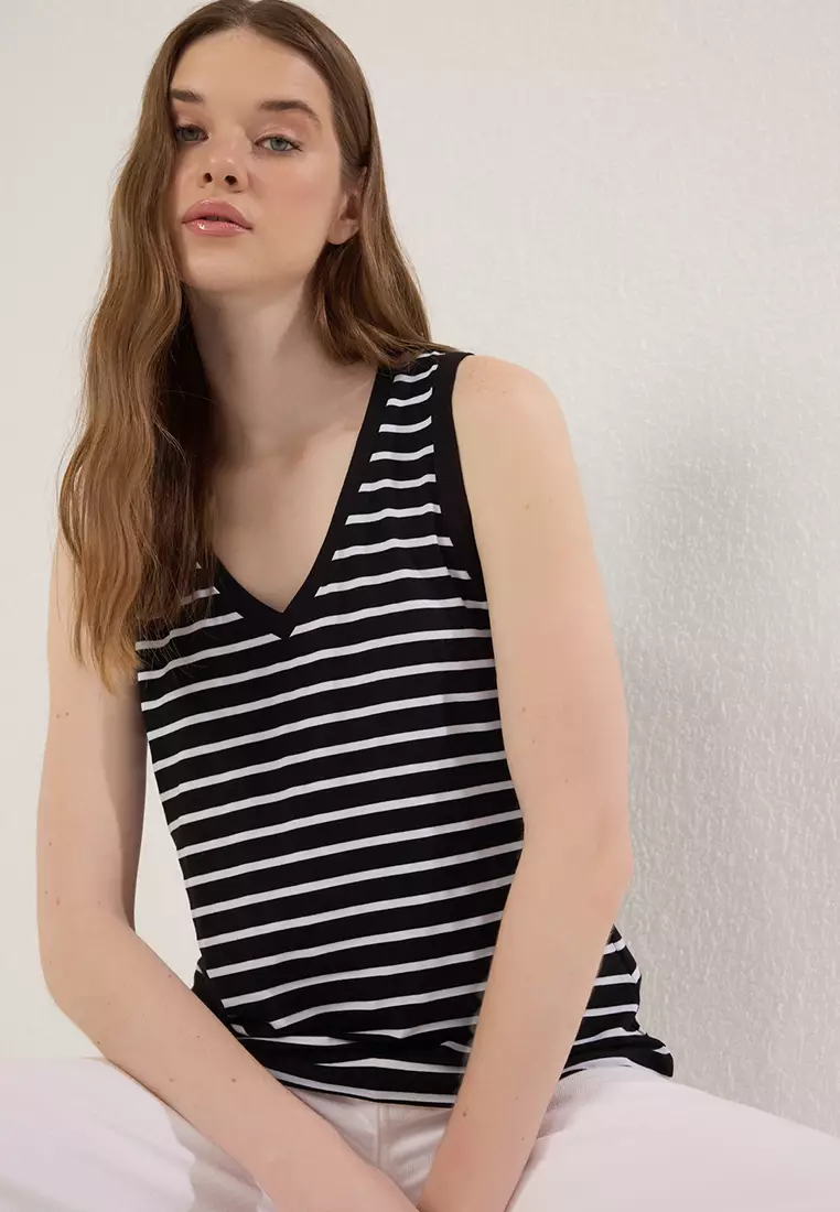 Jual Trendyol Black Striped Regular/Normal Pattern V Neck Knitted ...