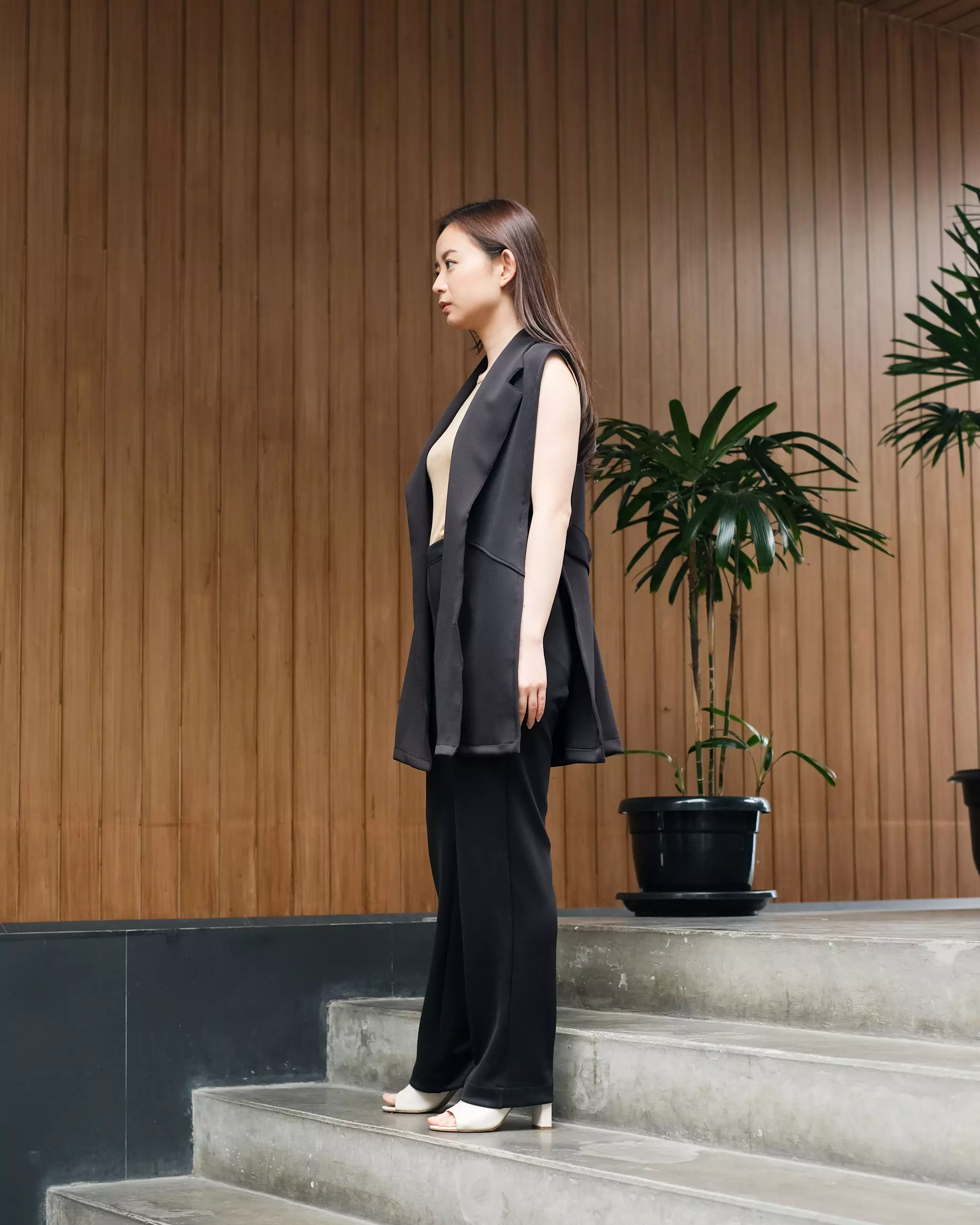 Jual Kin Outfit Kin Outfit Fuji Vest Black Original 2025 | ZALORA ...