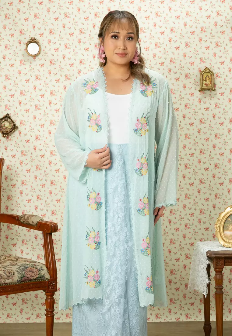 Buy Lubna PUSPITA PLUS SIZE RECYCLED POLYESTER EMBROIDERED KEBAYA TOP ...