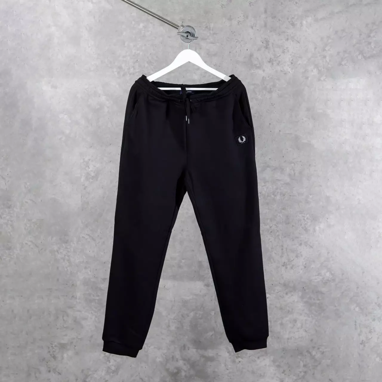 Jual Fred Perry Celana FRED PERRY LOGO POCKET WHITE SIDE BLACK JOGGER PANTS 100% ORIGINAL ...