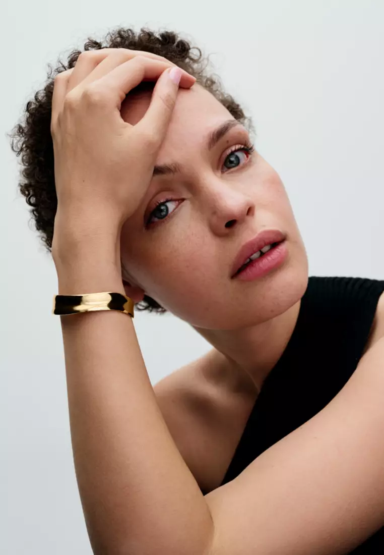 Buy PANDORA Pandora Essence 14k Gold Plated Organically Shaped Broad Open Bangle Online | ZALORA ...