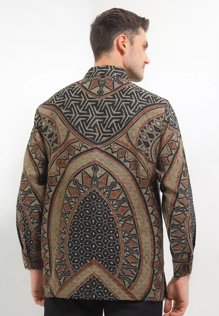 Jual ARJUNA WEDA Kemeja Regular Fit Batik Macademia Contenporer Original 2025 | ZALORA Indonesia