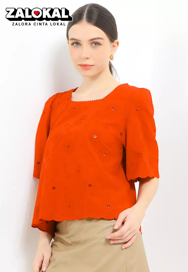 Jual Chic Simple S/S Square Neck Flo Emb Blouse Original 2025 | ZALORA Indonesia