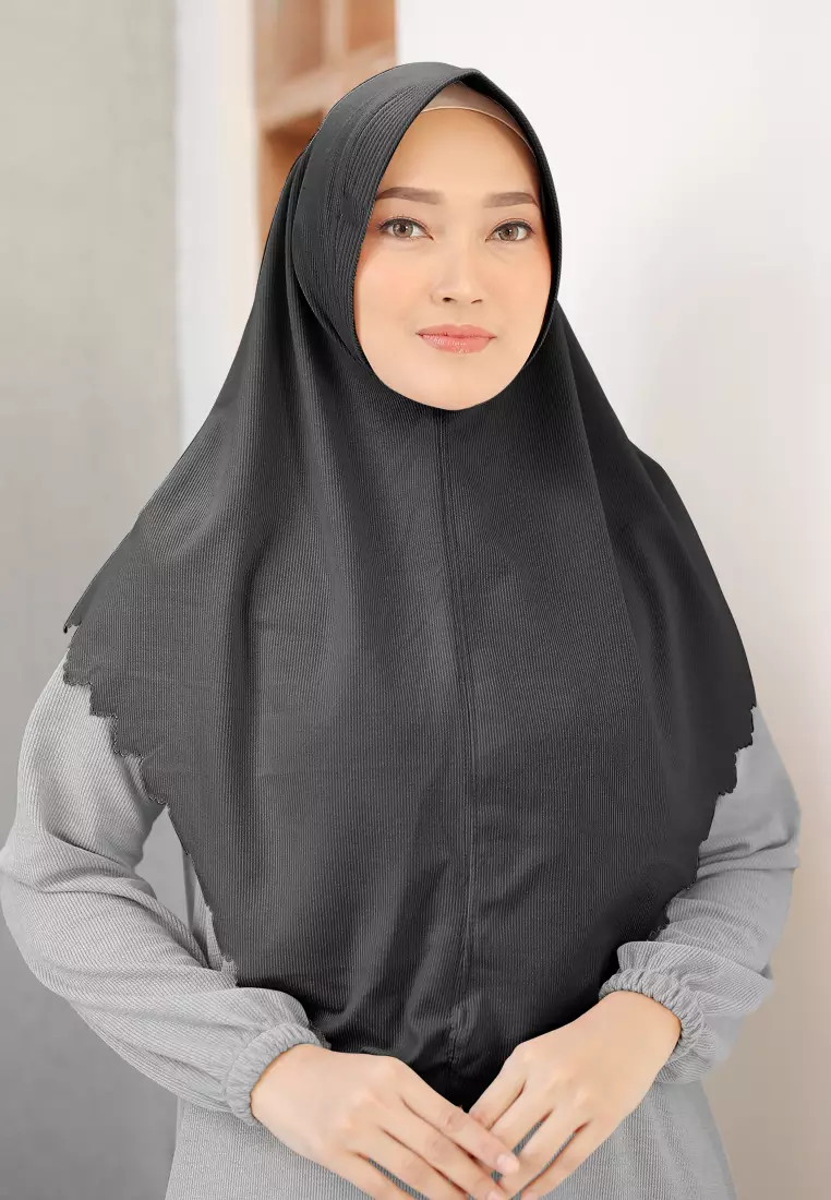 Jual zelena Hijab Instan Naya Bergo Knit Pad Lasercut - Midnight Original 2025 | ZALORA Indonesia