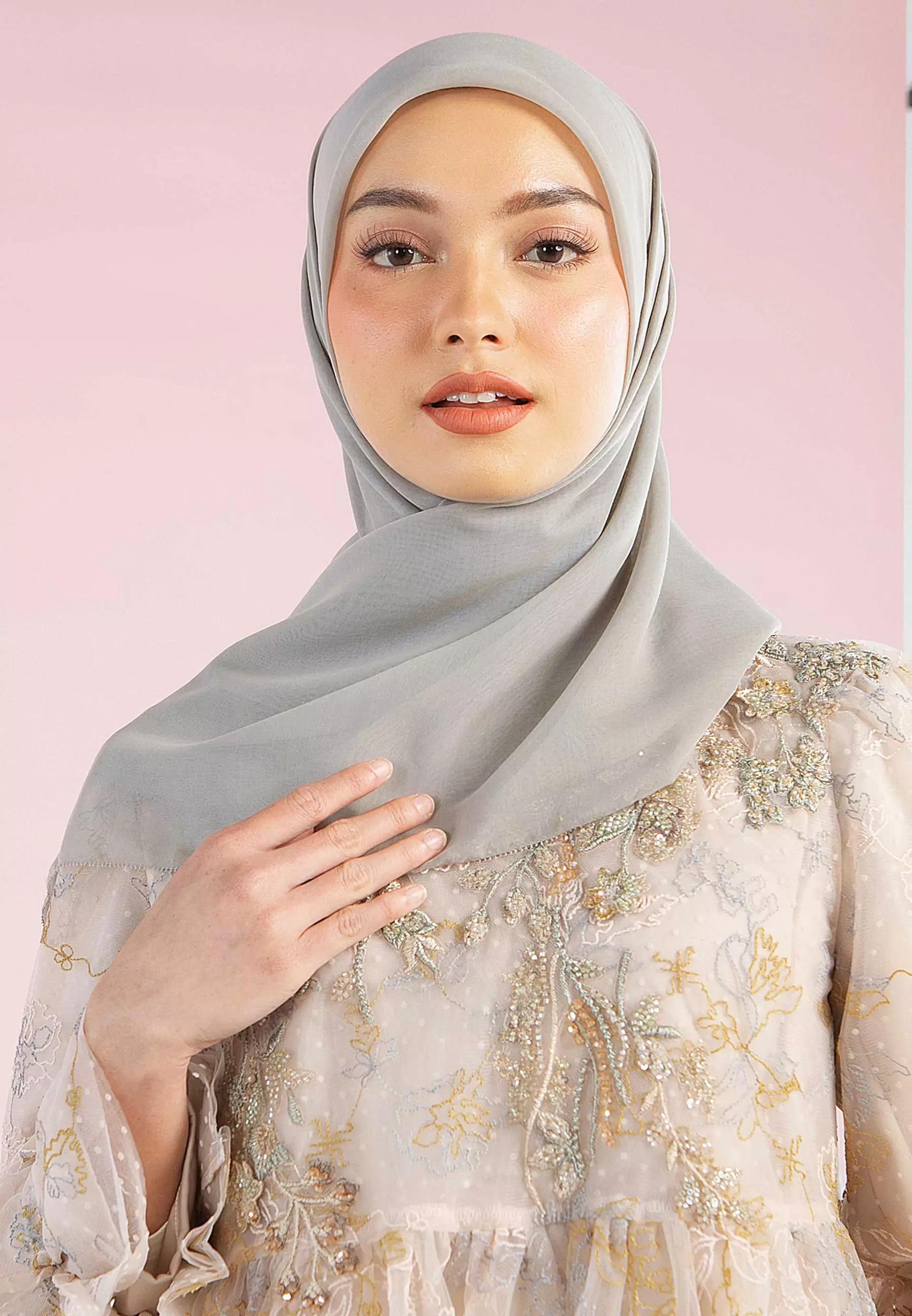 Jual HijabChic HijabChic Zelda Ash Grey Scarf - Kerudung Paris Premium ...