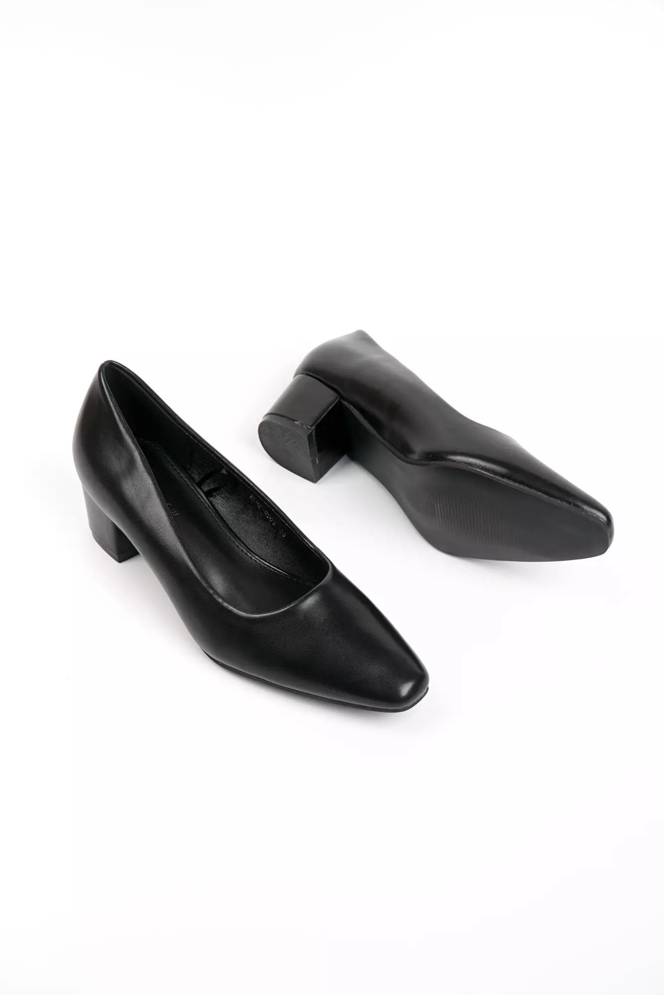 Jual Blow Blow Odette Heels Wanita 4cm WEHE 0003 Original 2026 | ZALORA ...