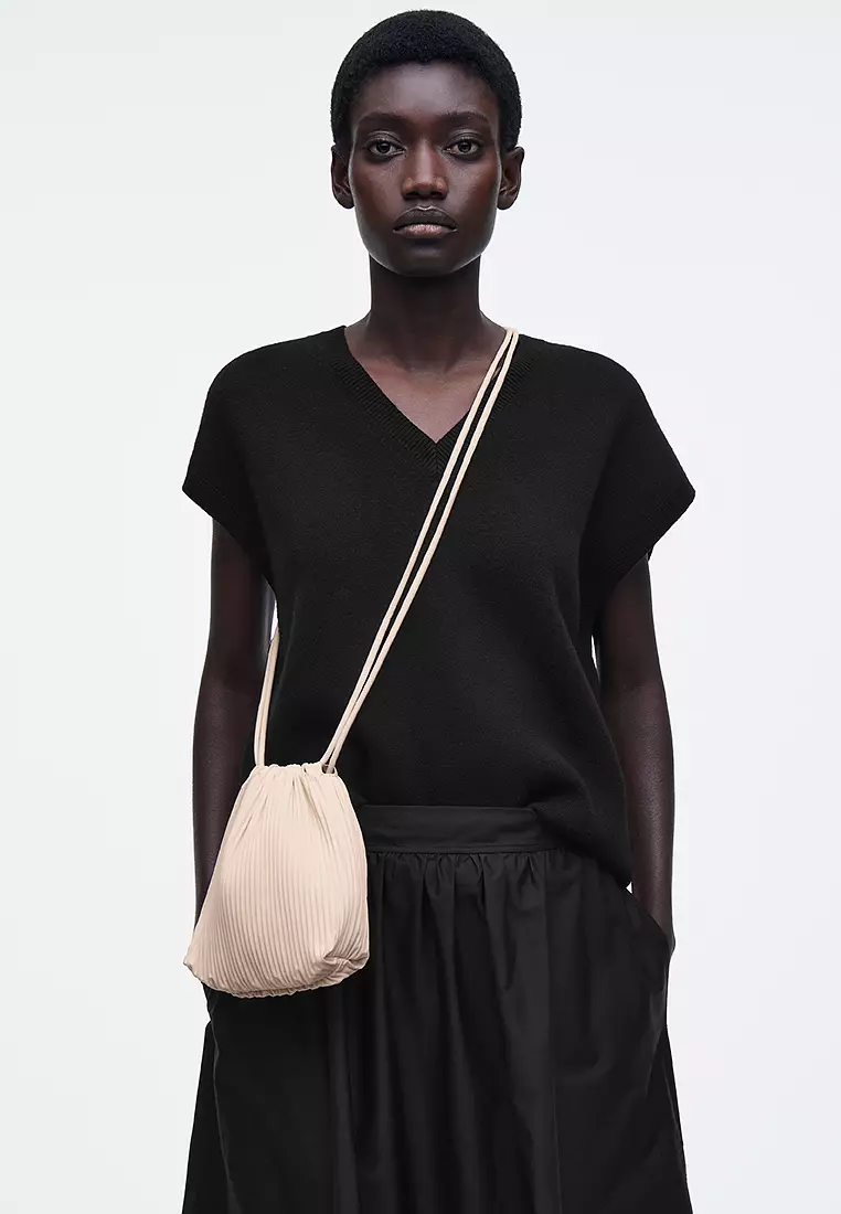 COS Scallop Crossbody 2025 | Buy COS Online | ZALORA Hong Kong