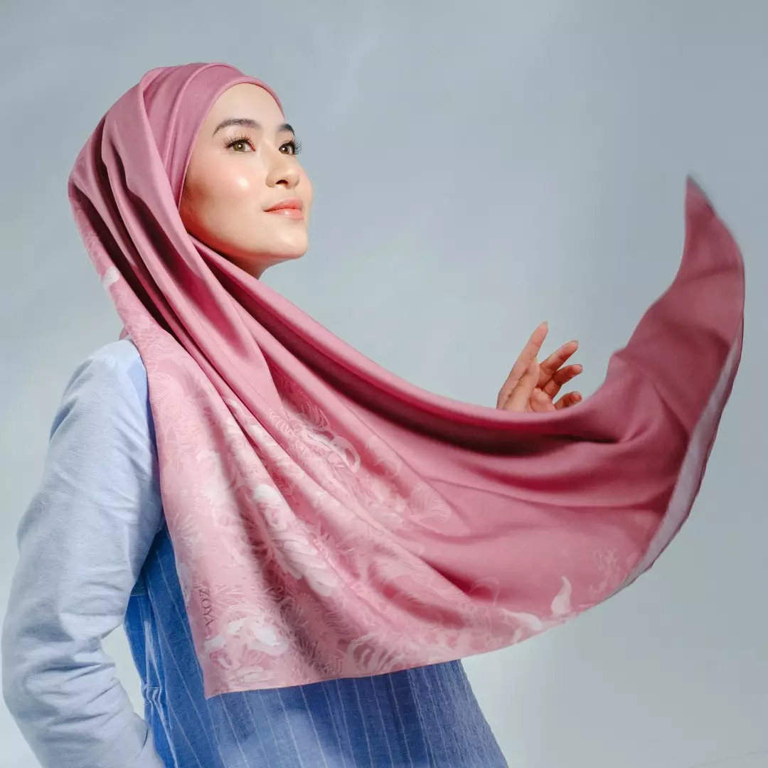 Jual ZOYA Zoya AMAMI Scarf Tropical Pink - Kerudung Hijab Segiempat ...
