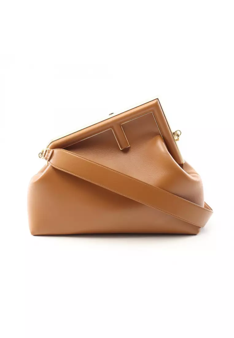 網上選購 Fendi Pre-Loved Fendi First Medium Clutch bag leather light brown ...
