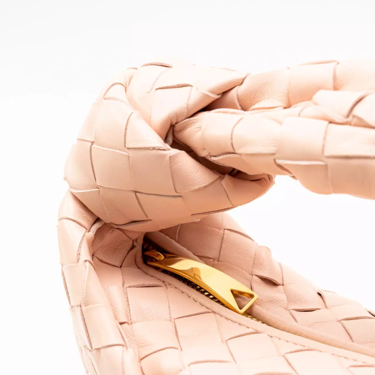 Jual Bottega Veneta BV Mini Jodie Bag Pink Ghw Original 2025 | ZALORA ...