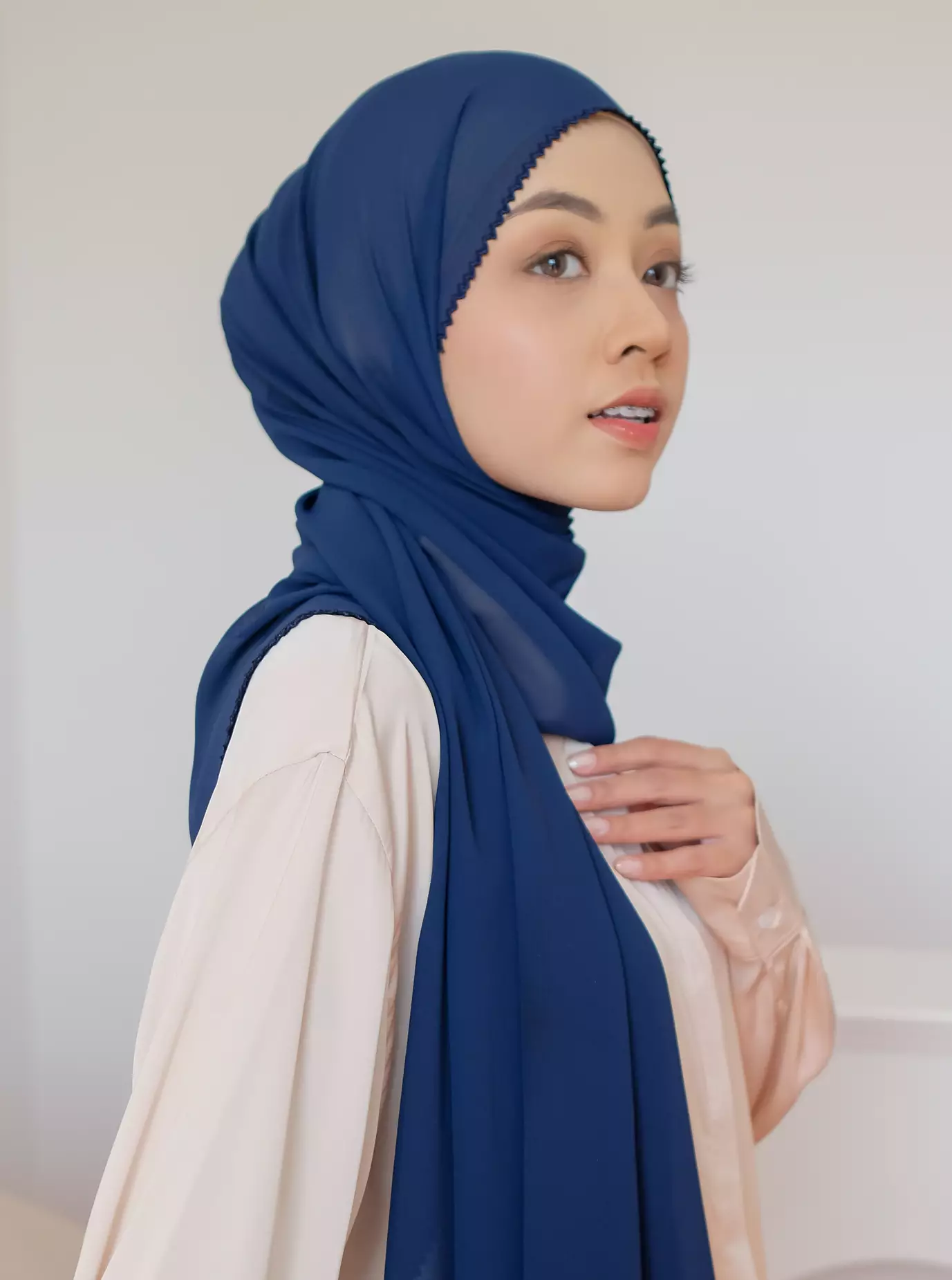 Jual Lozy Hijab Ziza Shawl Navy Original 2024 | ZALORA Indonesia