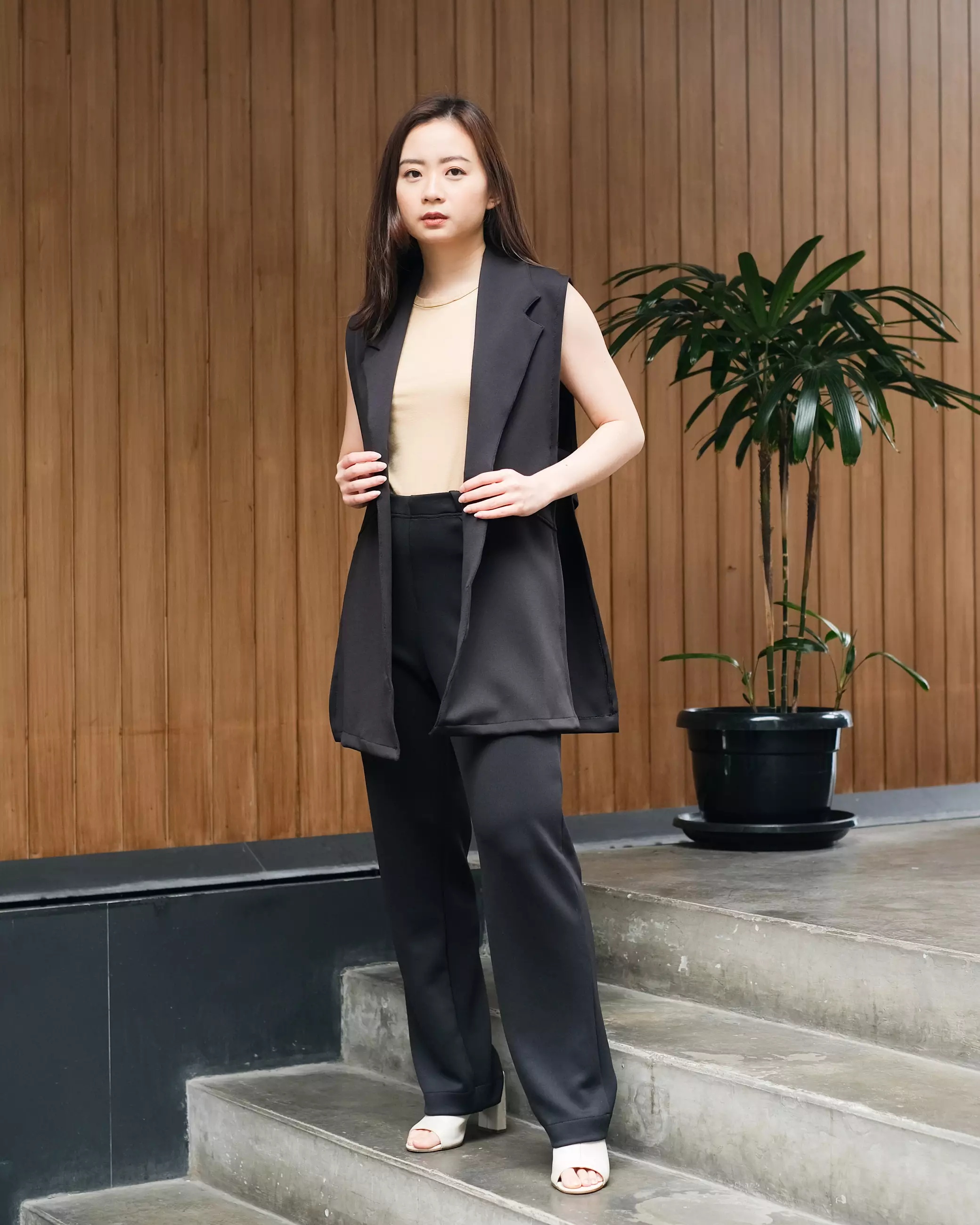 Jual Kin Outfit Kin Outfit Fuji Vest Black Original 2025 | ZALORA ...