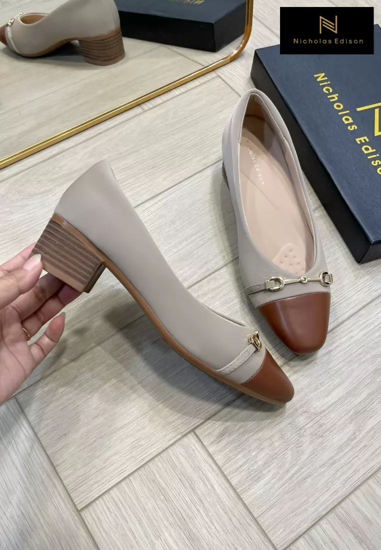 Jual NICHOLAS EDISON Heels Camille Khaki Original 2026 | ZALORA Indonesia