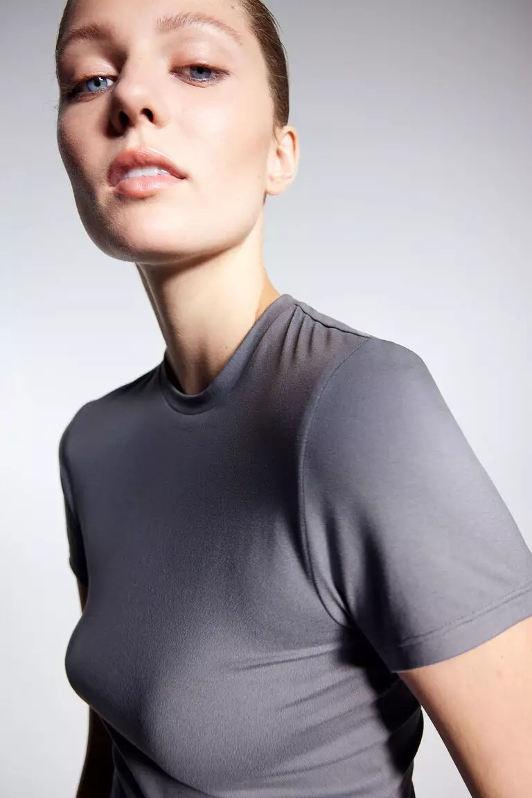 Jual H&M Kim tee Original 2024 | ZALORA Indonesia