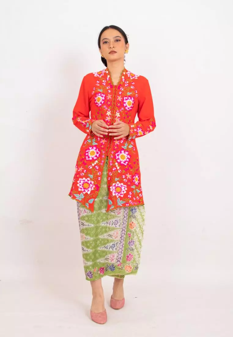 Jual Soraya Kebaya Long Kebaya Full Embroidery Original 2025 | ZALORA ...