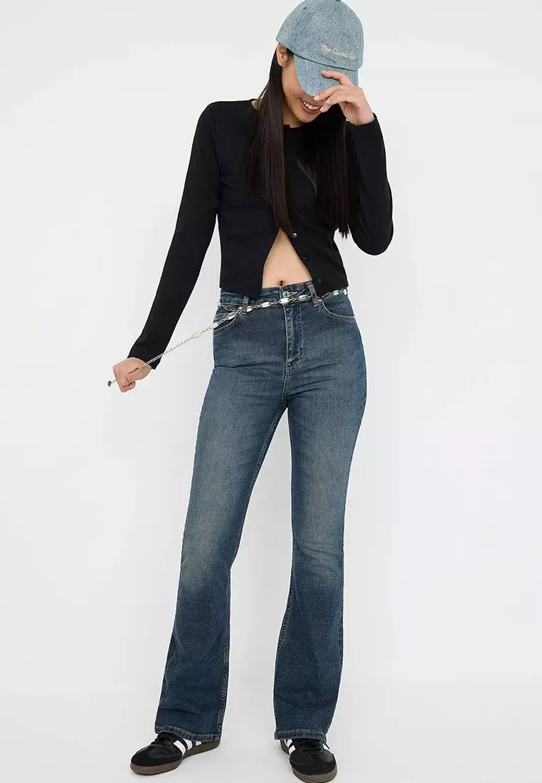 Buy Trendyol Spanish Leg Flare Jeans 2025 Online | ZALORA Philippines