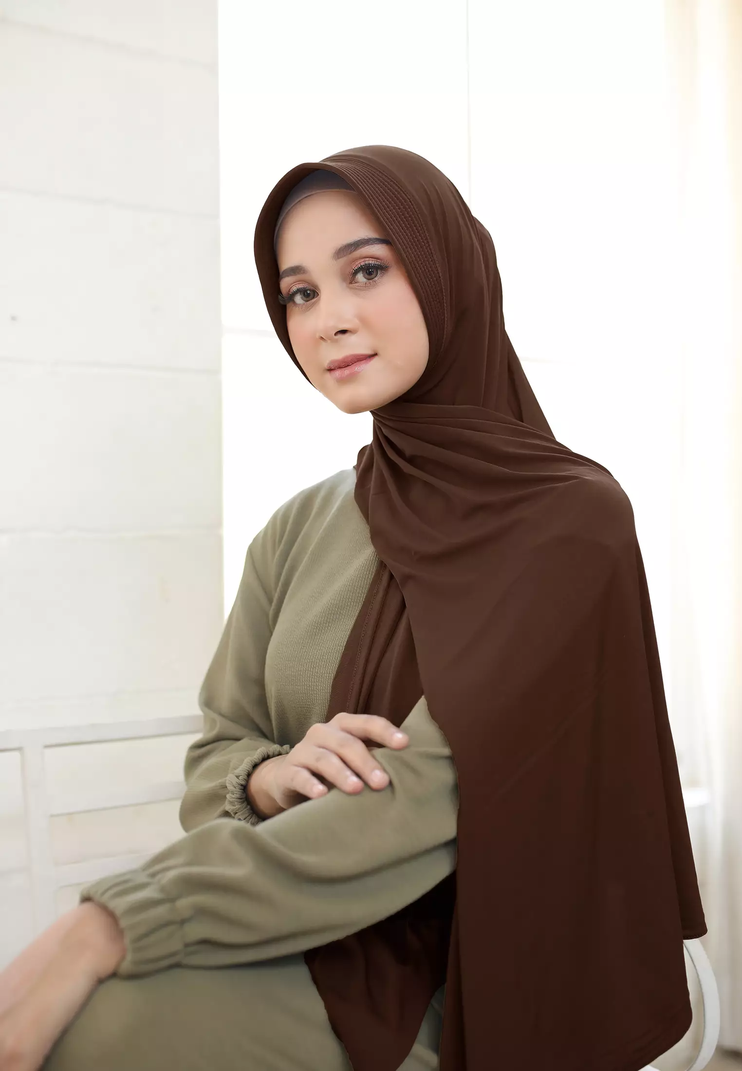Jual COTTON BEE Cotton Bee - Syerin Oval Shawl | Hijab Instan ...