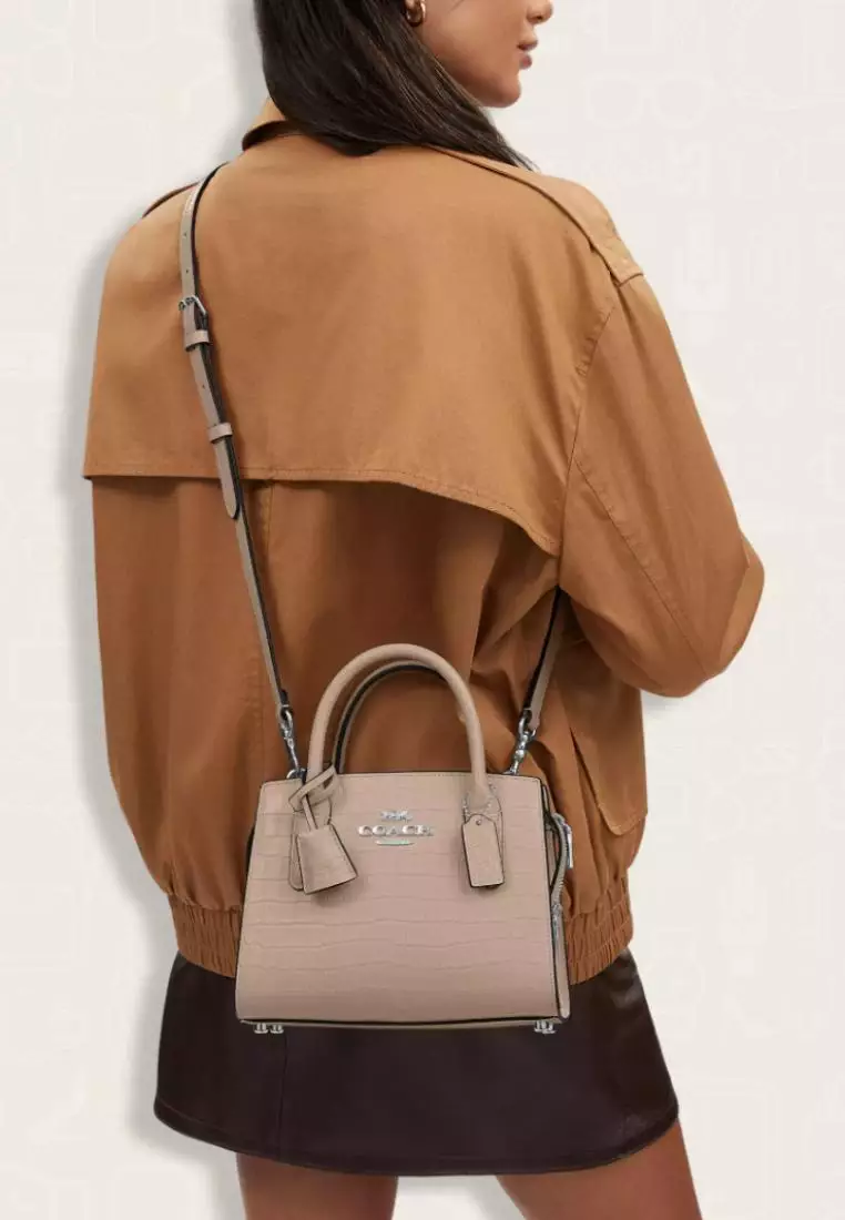 Jual Coach Coach Andrea Carryall Bag Stone Original 2025 | ZALORA Indonesia