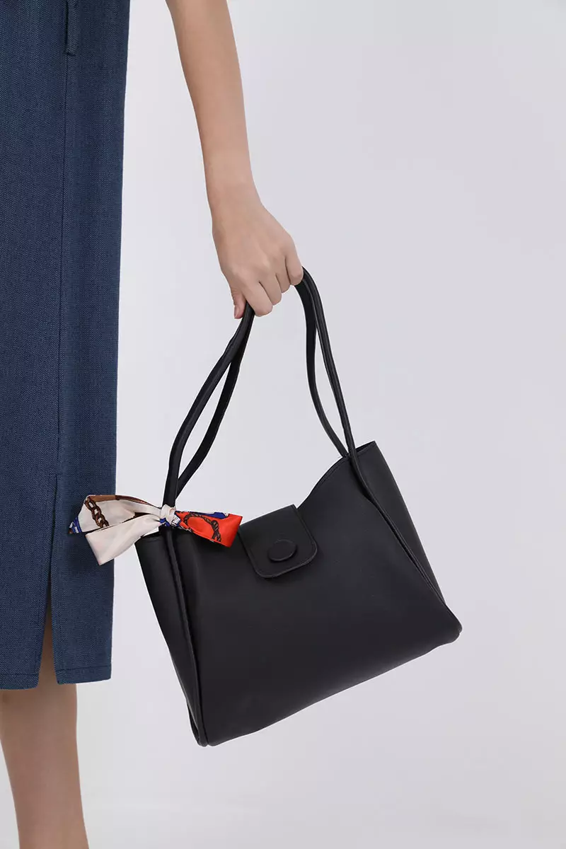 Jual Berrybenka Label Tekka Kanaya Tote Bag Black Original 2024 ...