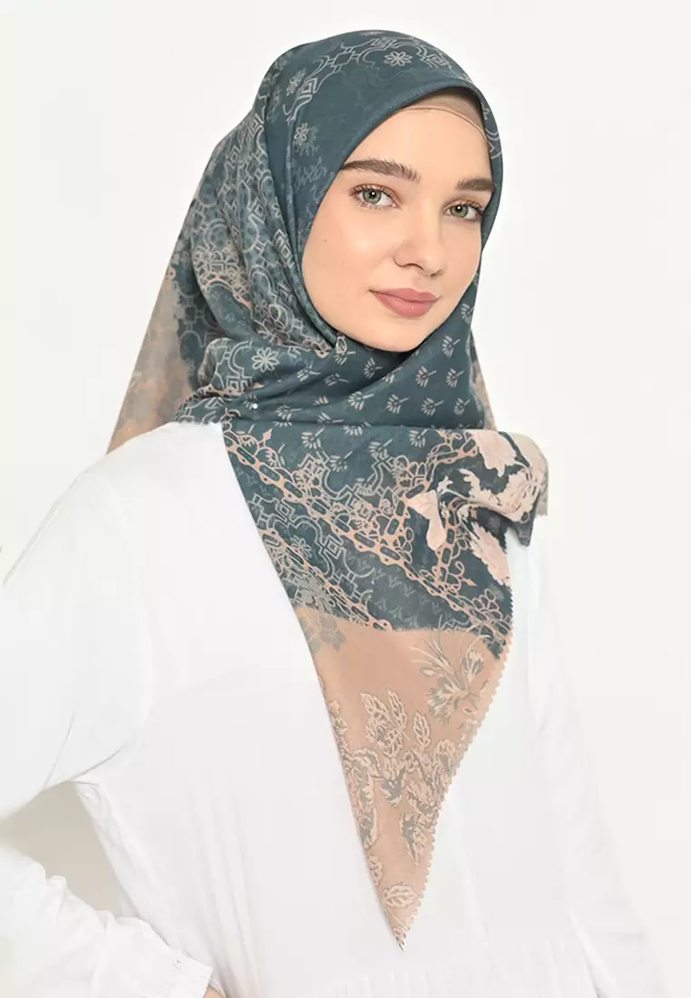 Jual VIP Couture VIP Couture Kyla Scarf Biru Original 2024 | ZALORA ...