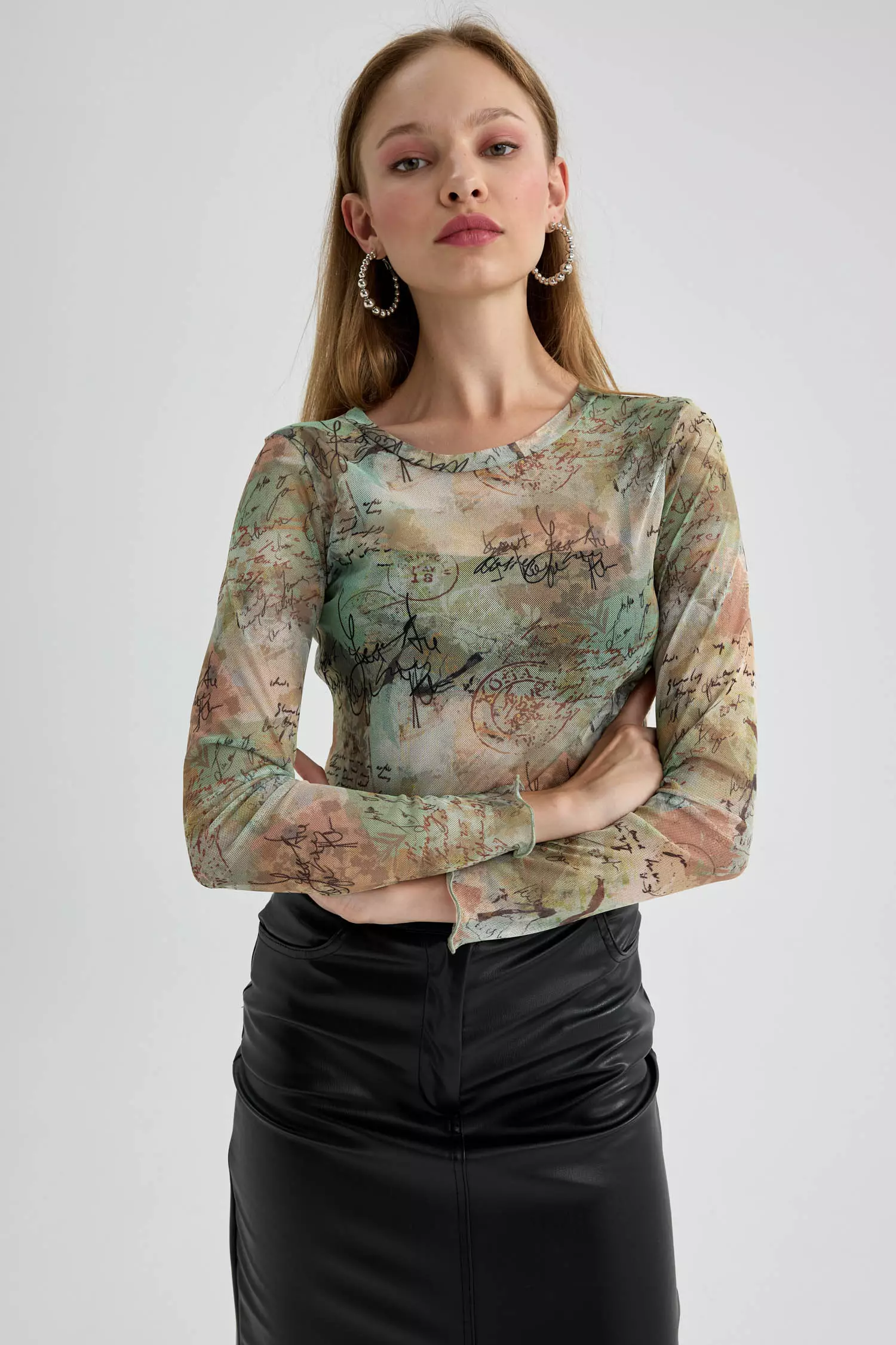 網上選購 Defacto Crop Crew Neck Tie Dye Tulle Long Sleeve T Shirt 長袖 T 卹