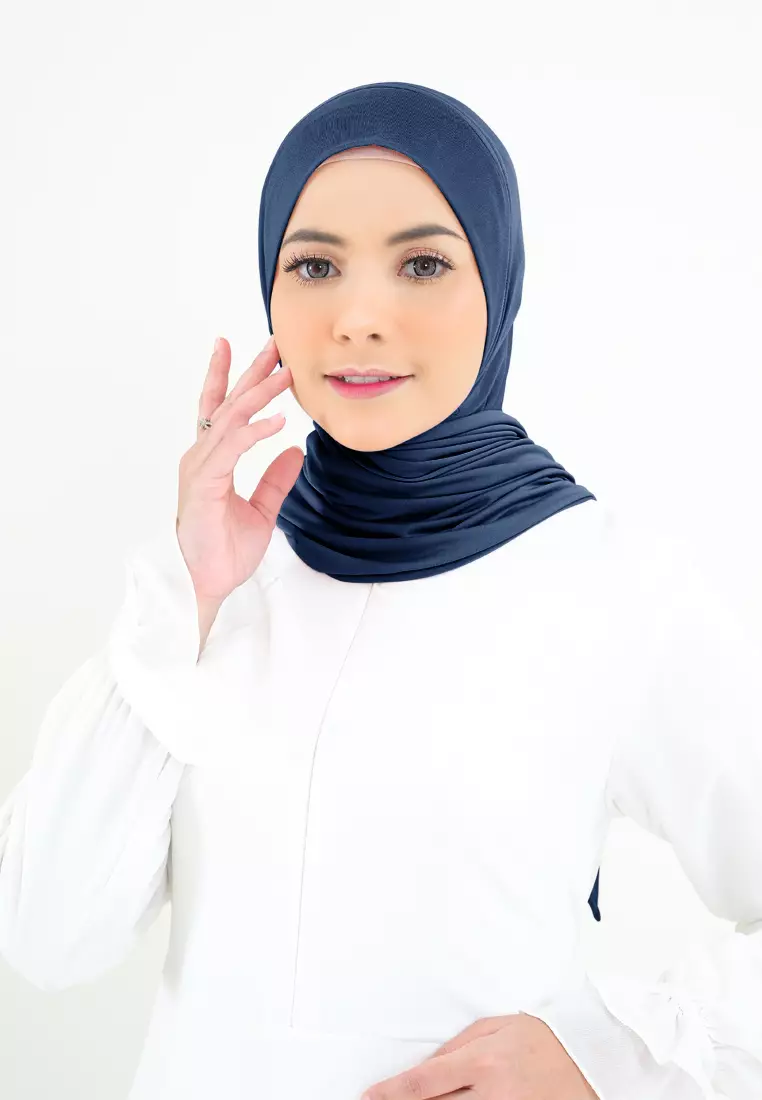 Jual COTTON BEE Cotton Bee - Hijab Segitiga Instan Syahira Jersey - Navy Original 2025 | ZALORA ...
