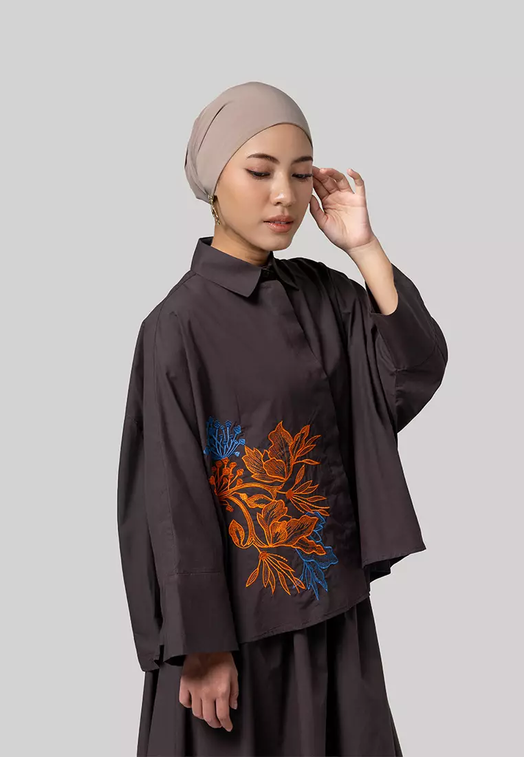 Jual KAMI Kami Elara Embroidery Top Choco Original 2026 | ZALORA ...