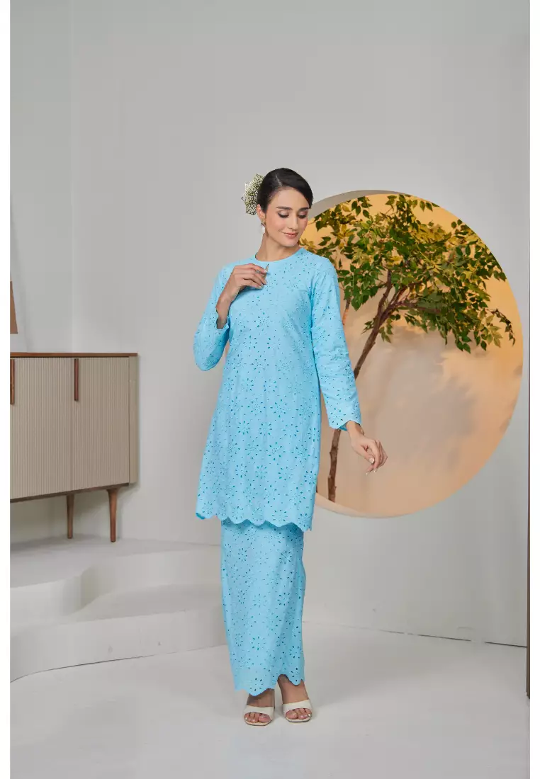 Buy Amar Amran Kurung Moden Sulaman Kasih Evelyn 2025 Online | ZALORA