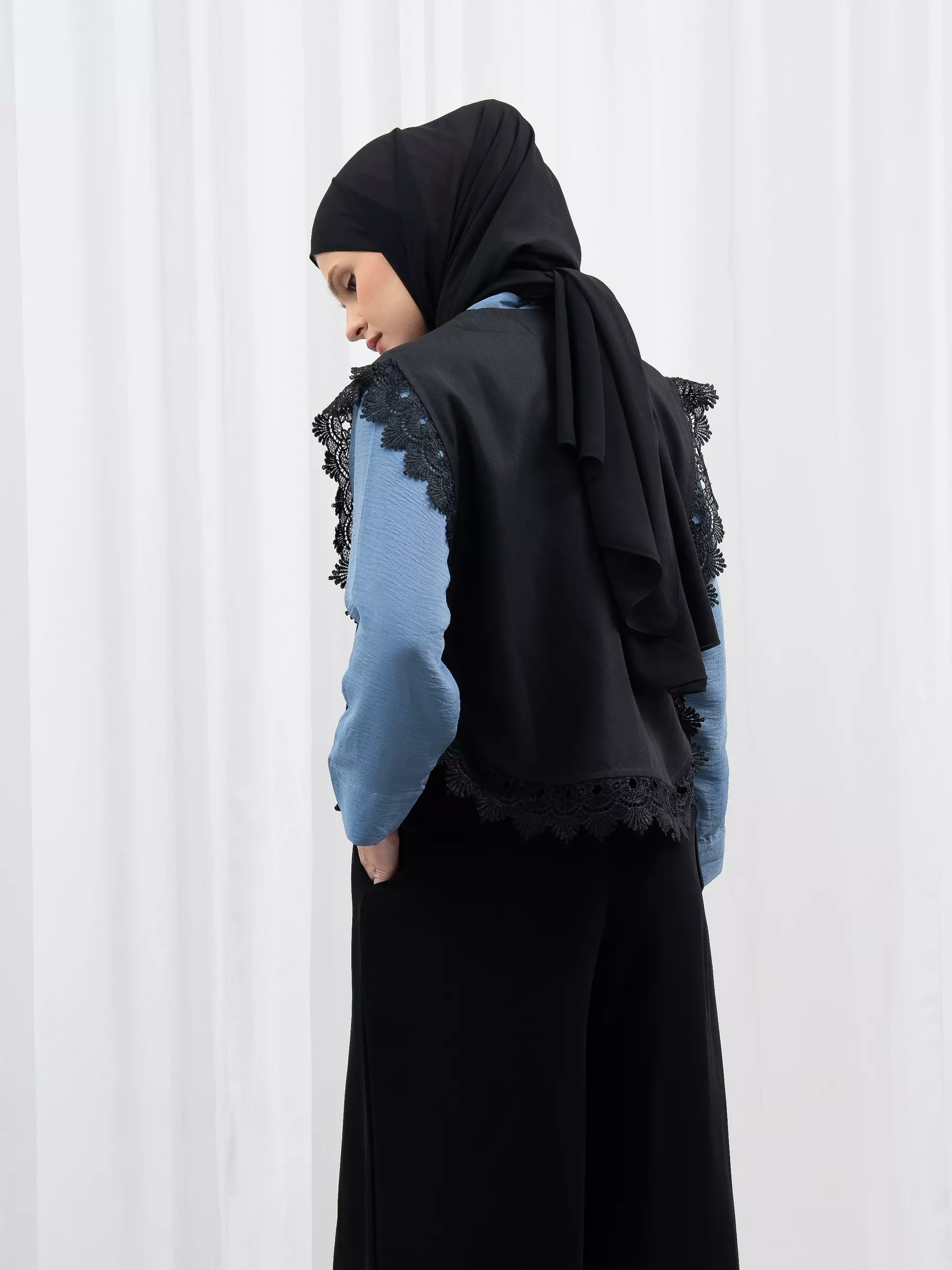 Jual Aleza Aleza - Cava Vest Black Original 2025 | ZALORA Indonesia