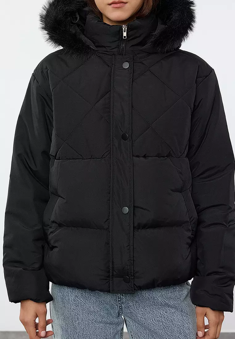Jual Trendyol Fur Detail Hooded Puffer Coat Original 2024 | ZALORA Indonesia