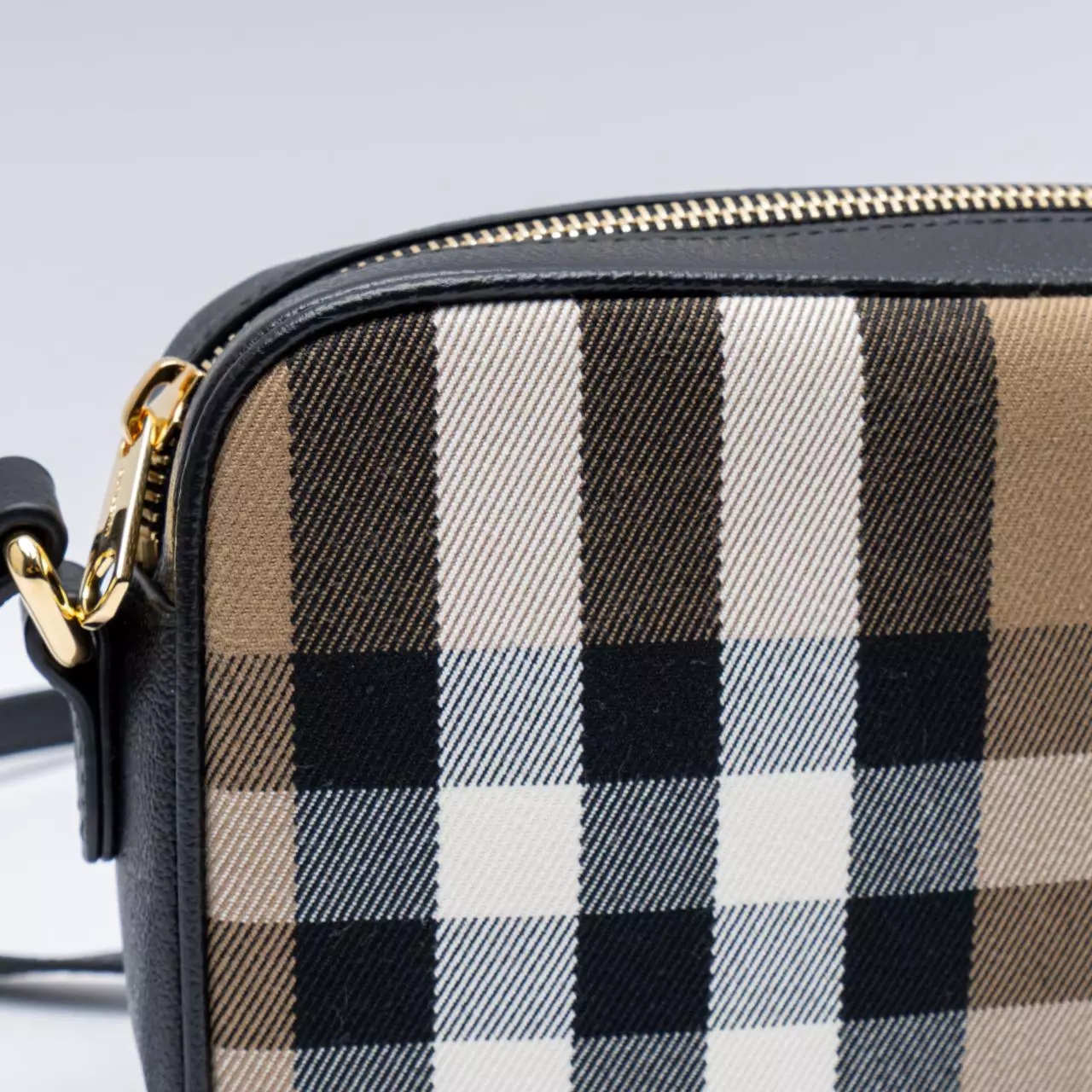 Jual Burberry Check Camera Bag Black Beige Original 2025 | ZALORA ...