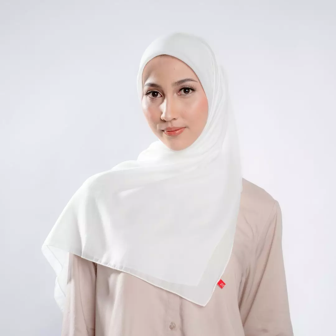 Jual ZOYA KAYLA Scarf Offwhite - Kerudung Hijab Segi Empat Polos - Bahan Voal - Ukuran 110x110 ...