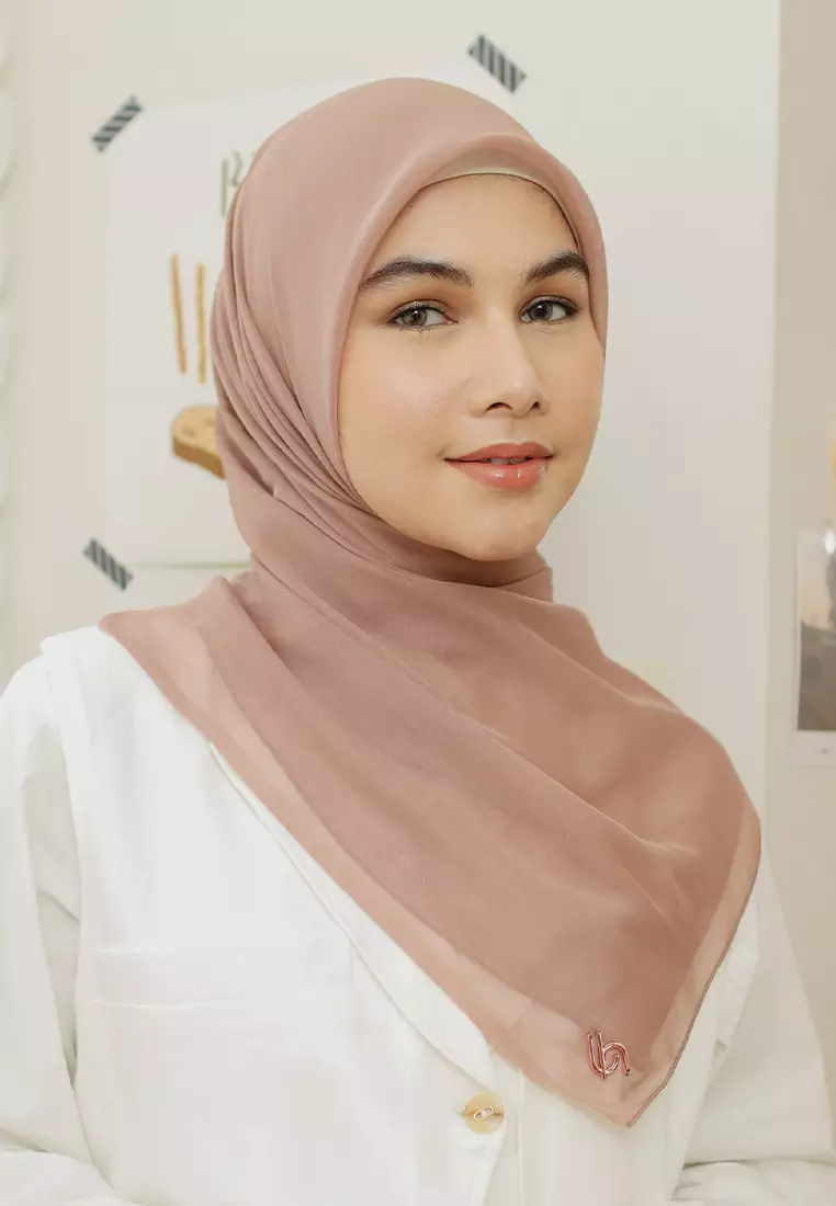 Jual Lozy Hijab Paris Signature Lozy Mocca Original 2025 | ZALORA ...