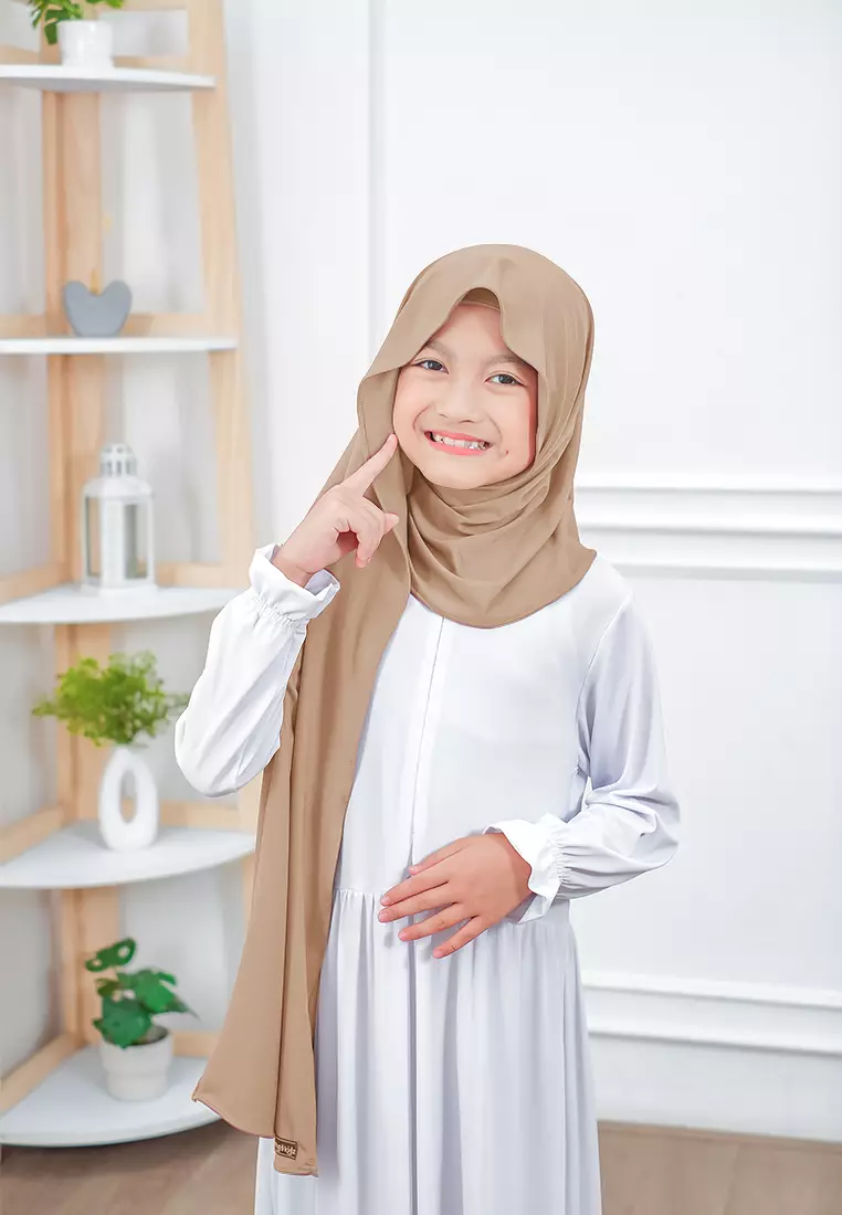 Jual COTTON BEE Cotton Bee - Tiana Meleyot Instan | Pashmina Inner Bando Jersey Hijab Anak - L ...
