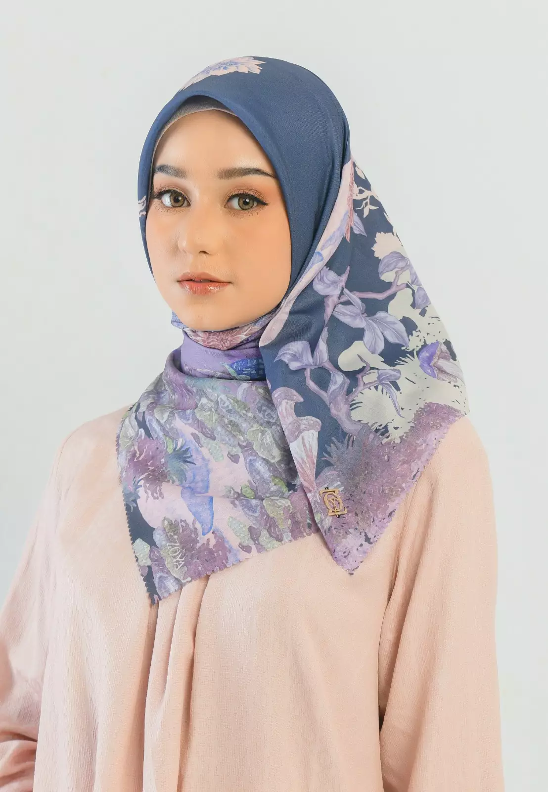 Jual ZOYA Zoya DIVISHA Scarf Navy - Kerudung Hijab Segiempat Motif With Box - Bahan Voal ...