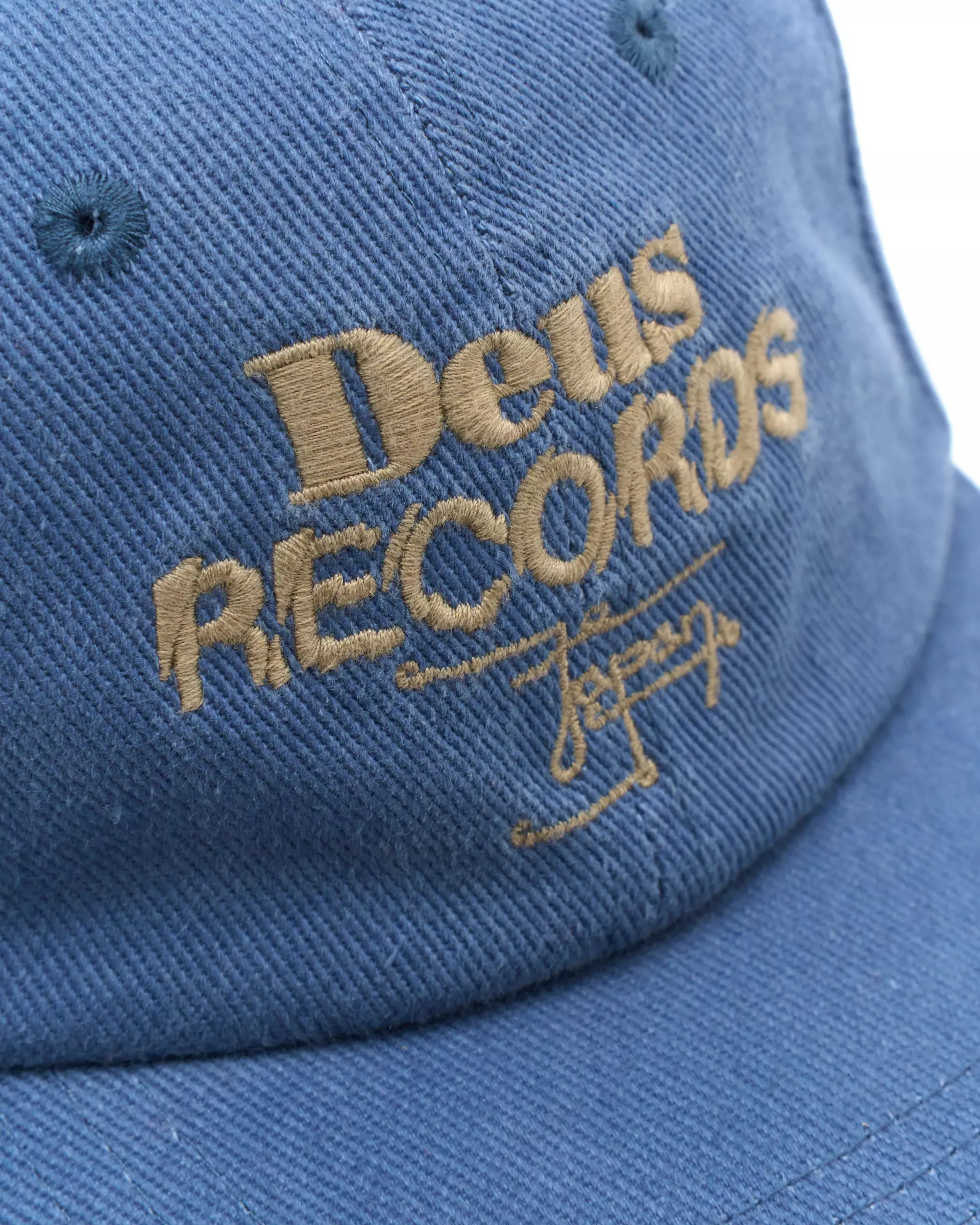Jual Deus Ex Machina Dreamhouse Dad Cap Original 2025 | ZALORA Indonesia