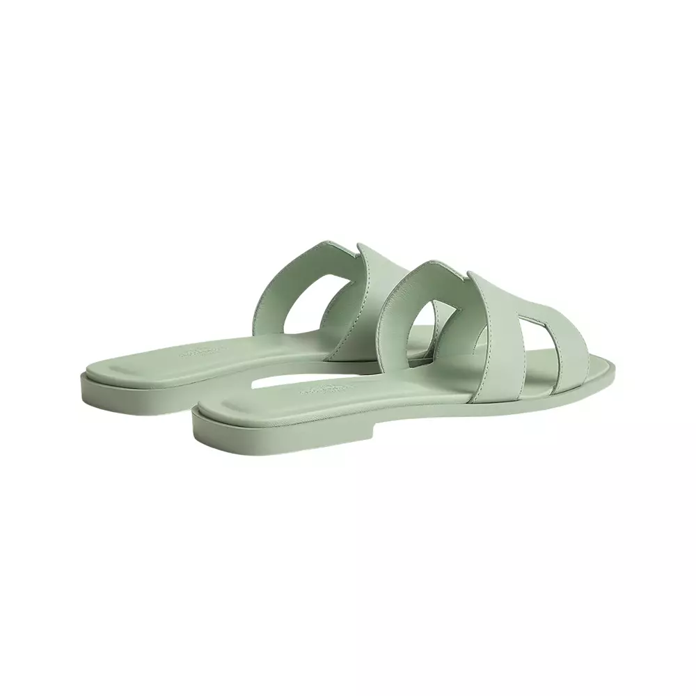 Jual Hermes Oran Calfskin Sandals Vert D'eau Original 2025 | ZALORA ...