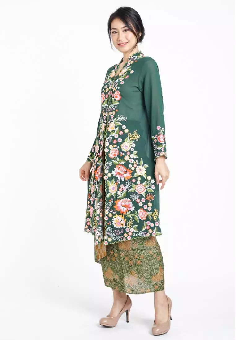 Jual Soraya Kebaya Long Kebaya Full Embroidery Original 2024 | ZALORA ...