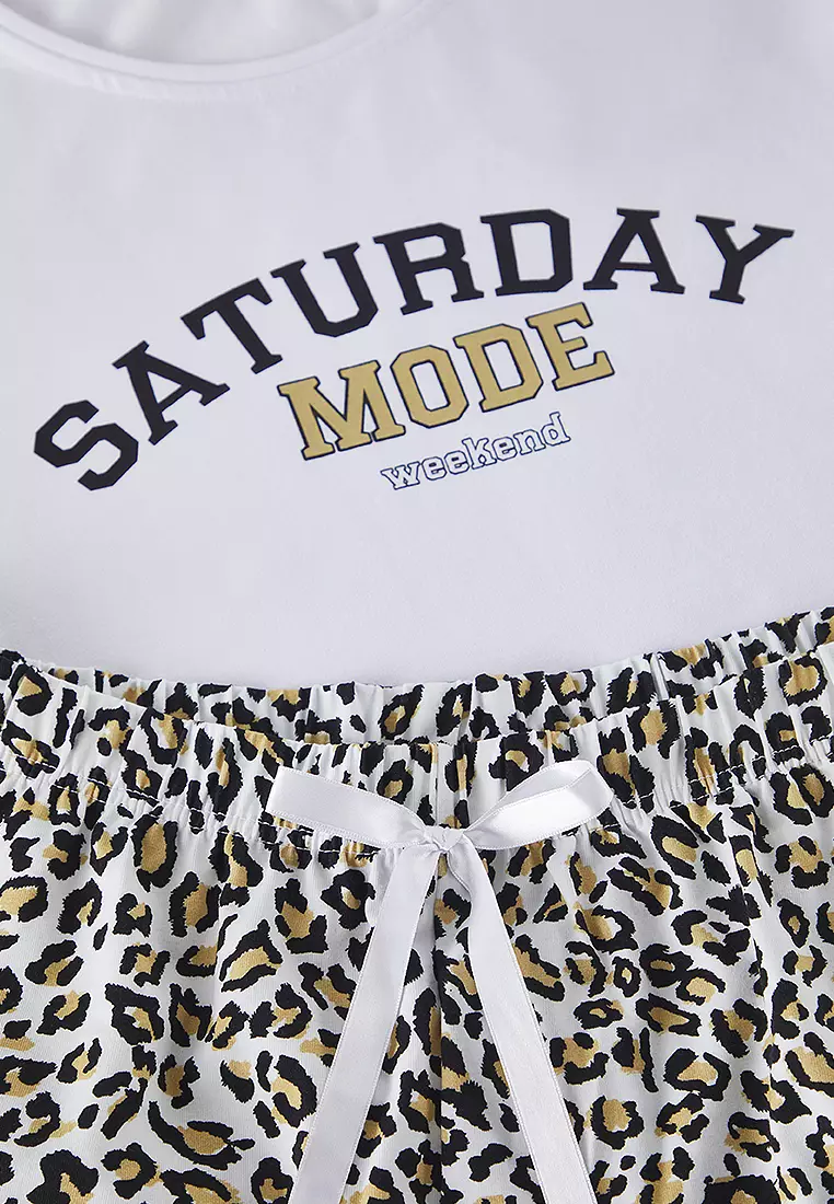 Buy Trendyol Slogan with Leopard print Pyjamas Set 2025 Online | ZALORA ...