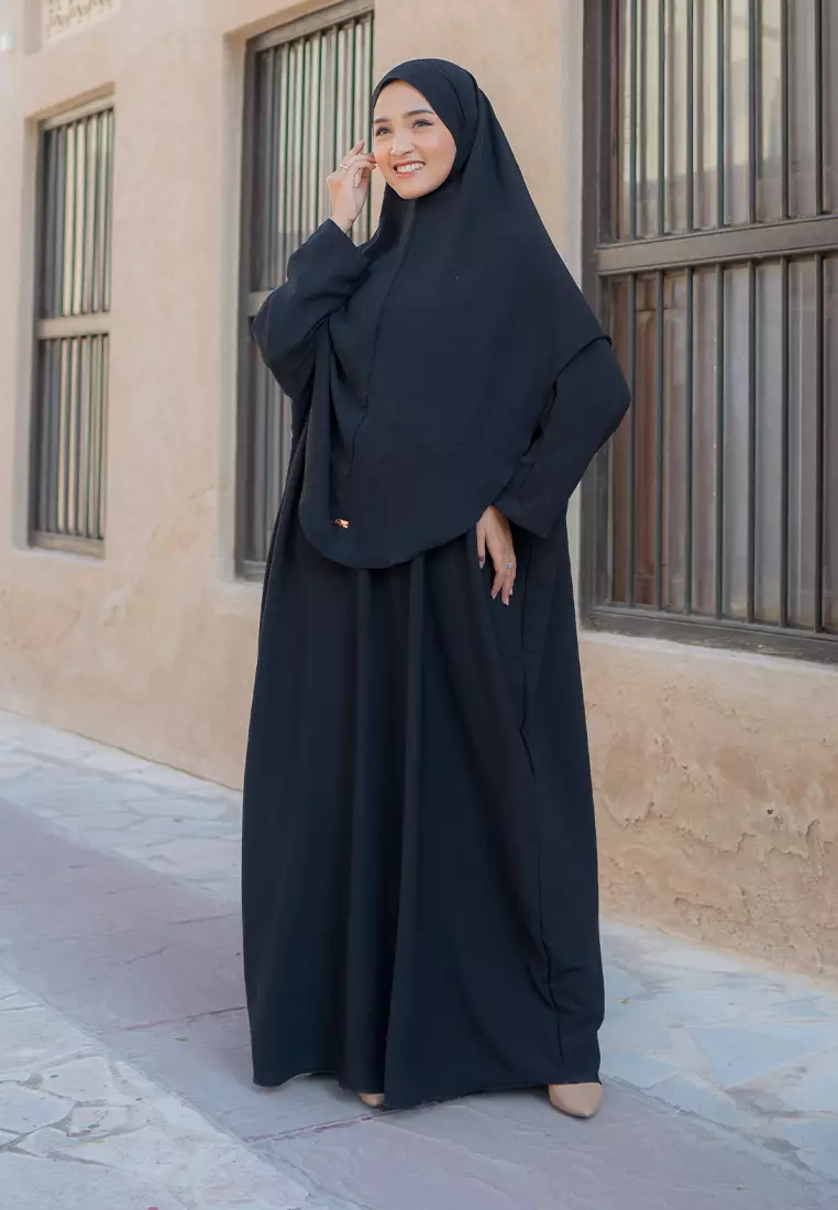 Jual Lozy Hijab Hasna Abaya Set Black Original 2024 | ZALORA Indonesia