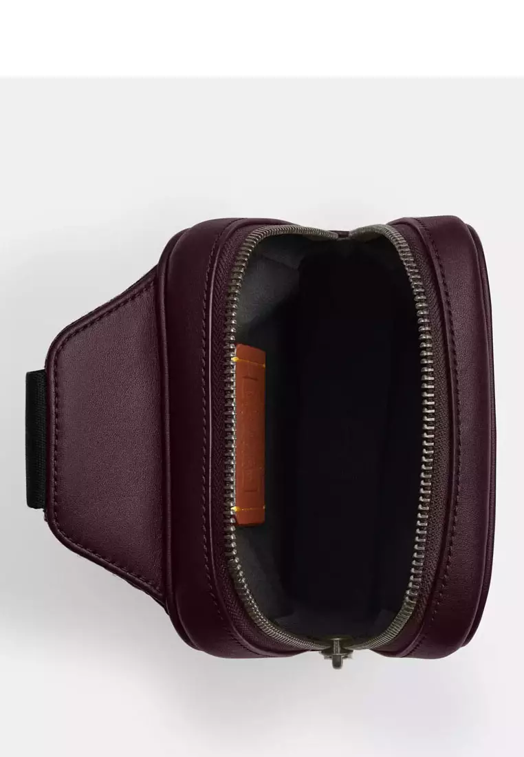 網上選購 Coach Small Turner Pack In Signature Canvas 2026 系列 | ZALORA香港
